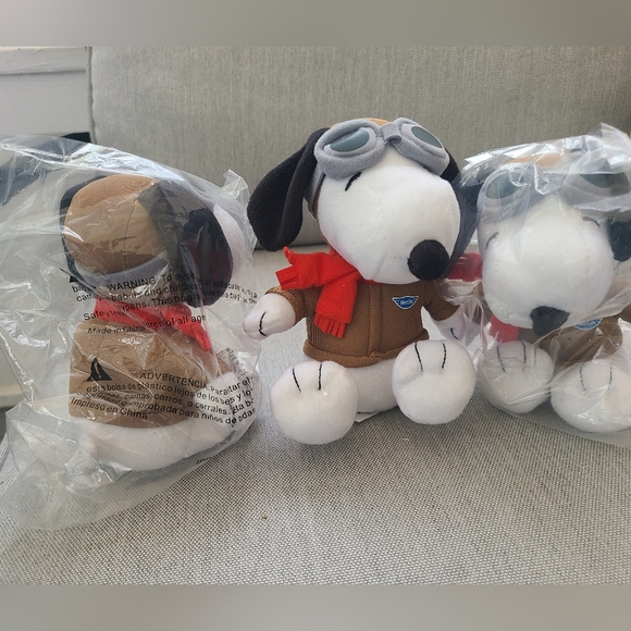 Metlife | Toys | 3 Snoopy Stuffed Animals | Poshmark